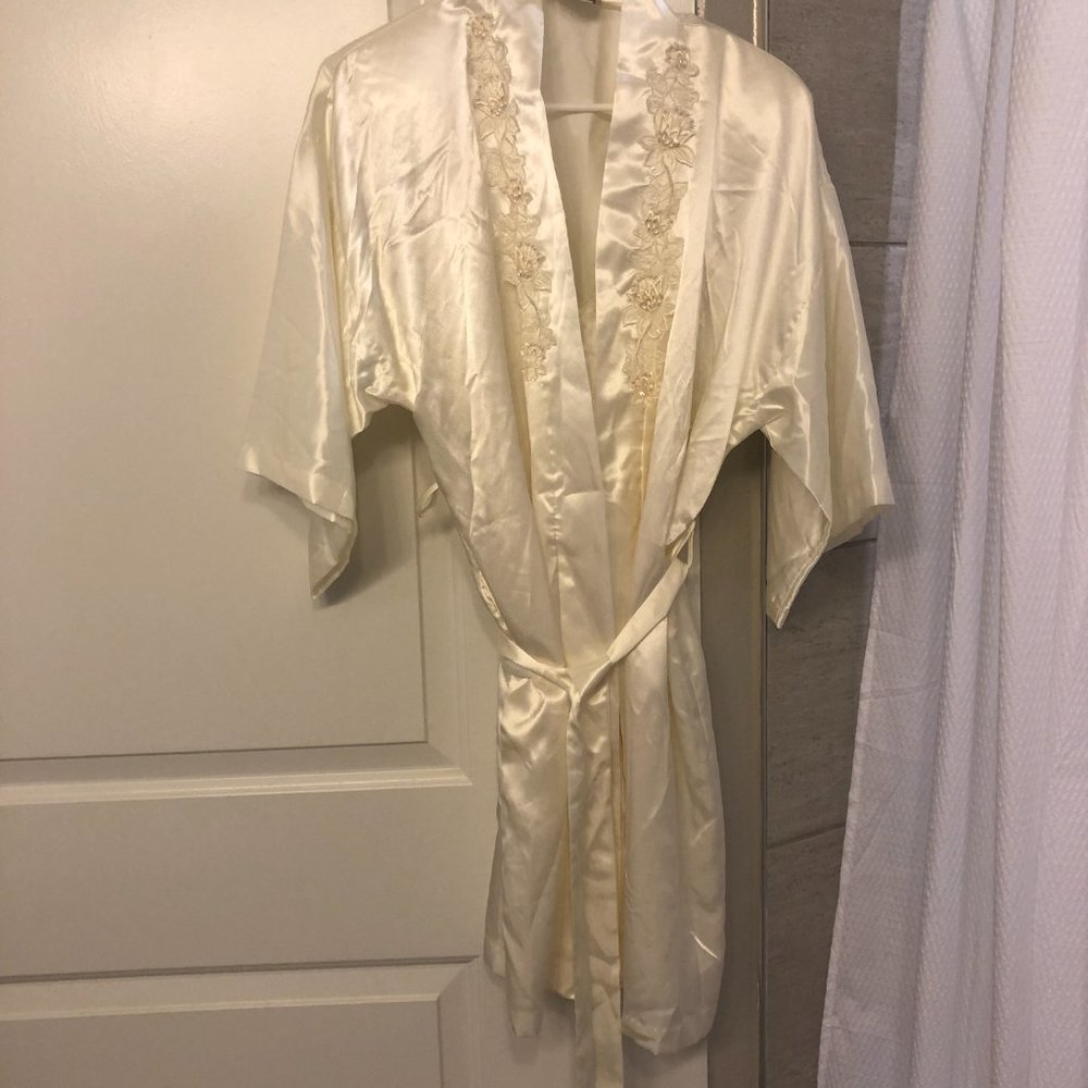 California Dynasty Off White Gown And Robe Set - Size… - Gem